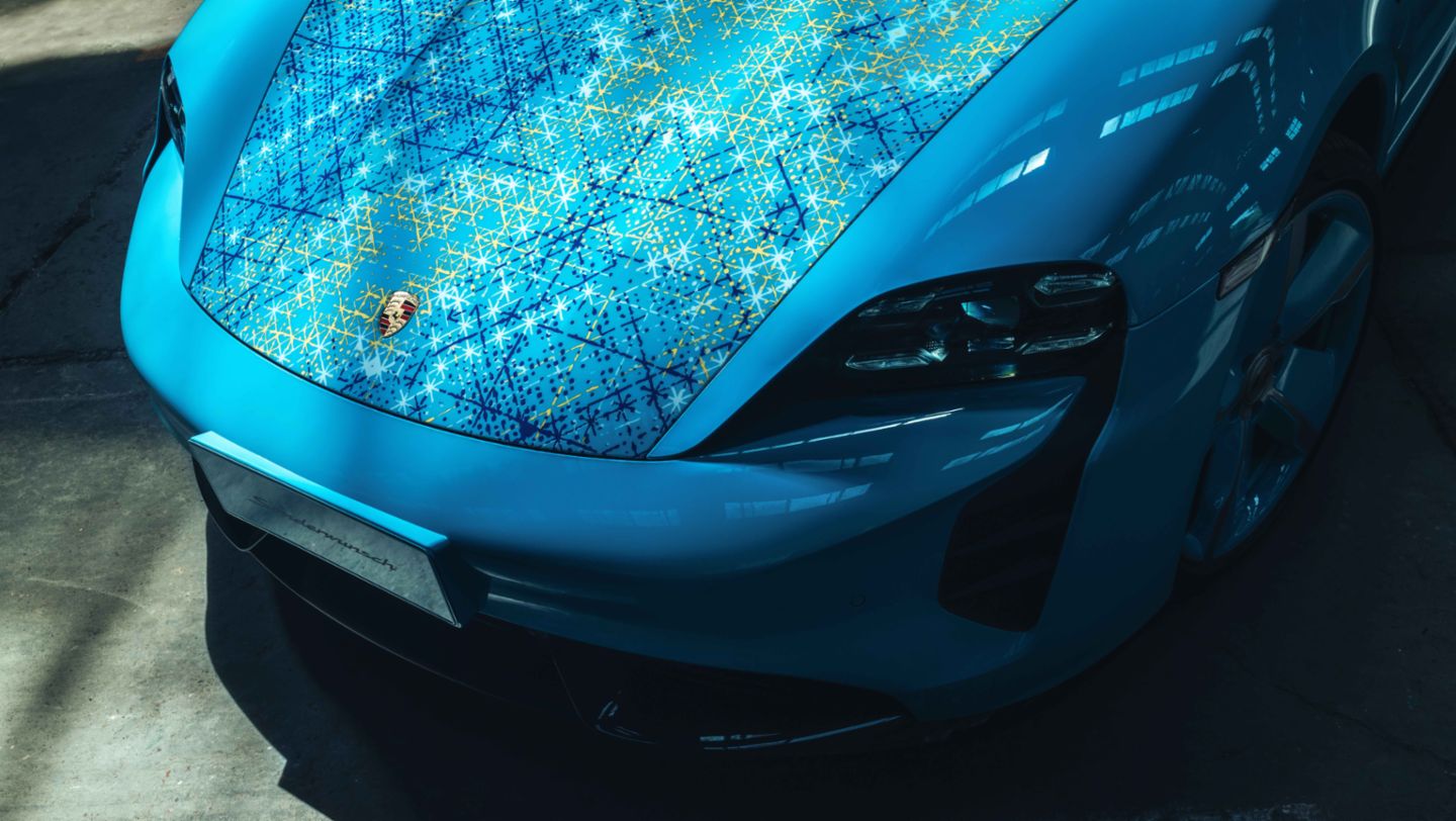 Artist Ding Yi individualises Taycan Turbo S with his own artwork - Porsche Newsroom